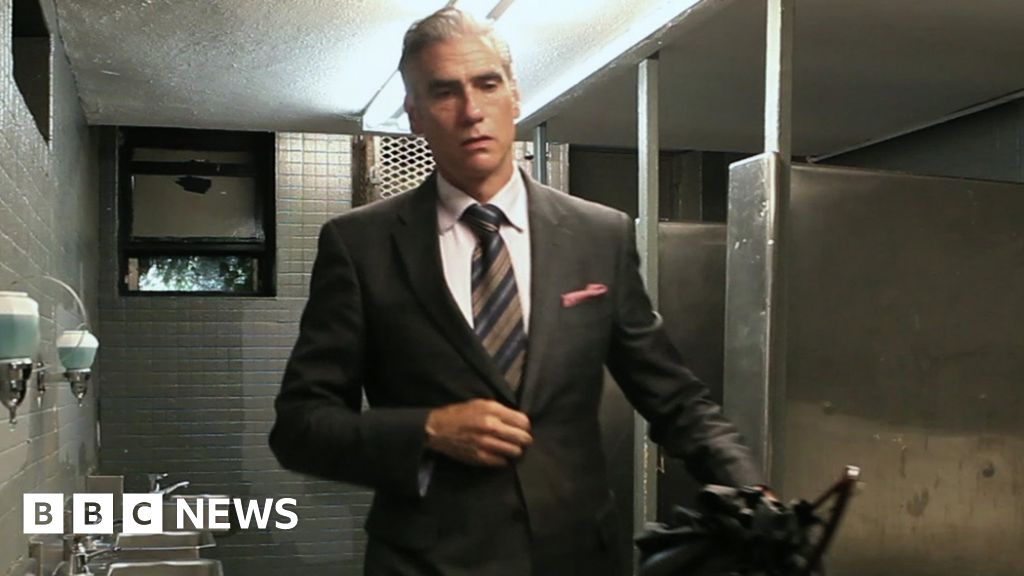 Homeless model: New York's hidden homeless - BBC News