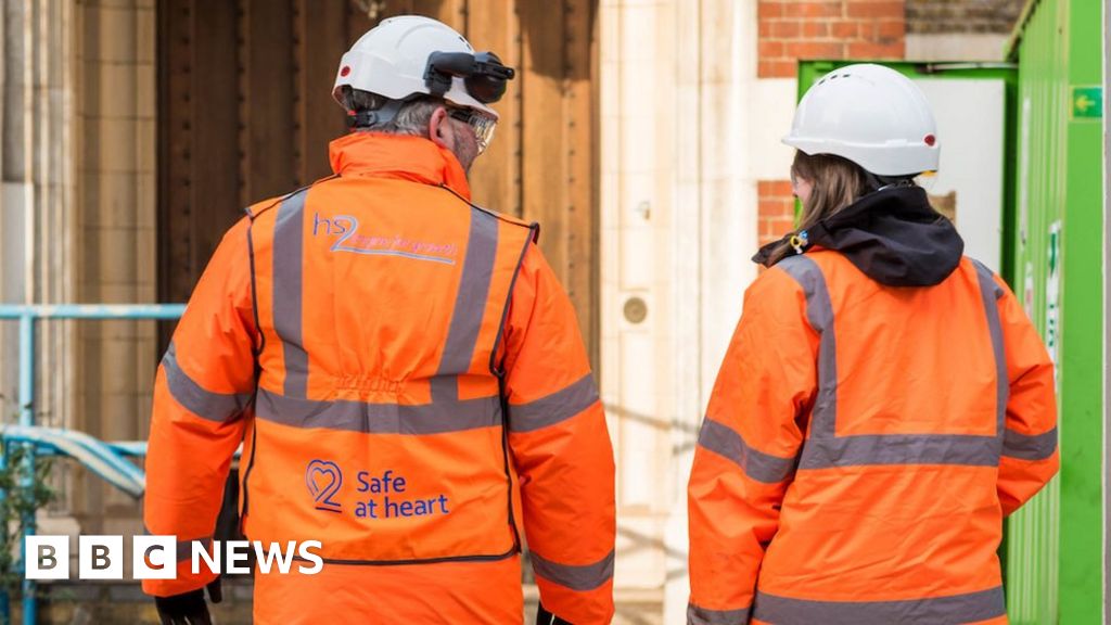 HS2 contractor Carillion's shares hit by profit alert - BBC News