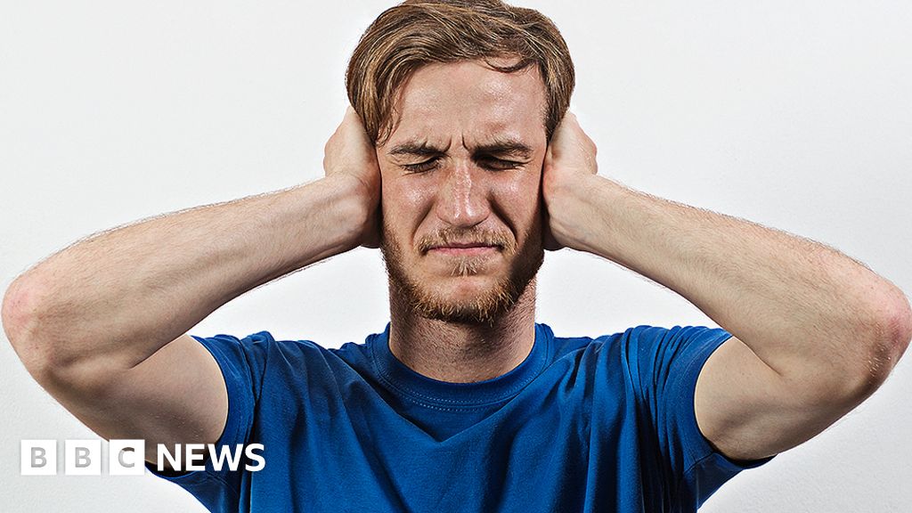 Experts reveal how to get that annoying earworm out of your head - BBC News