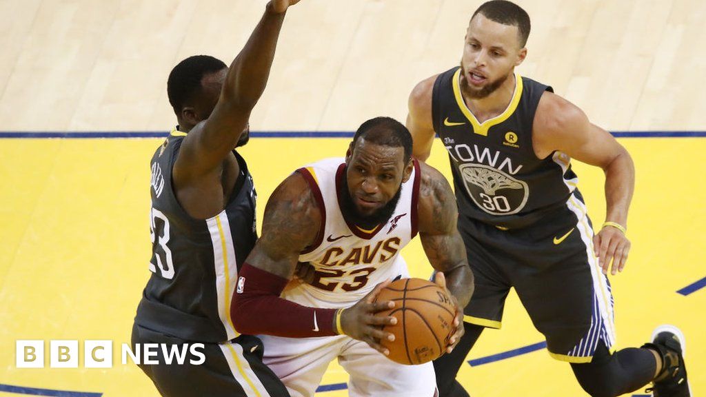 Trump v Eagles: NBA athletes rally to defend team - BBC News