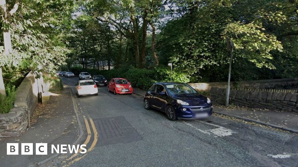 Ramsbottom crash: Pedestrian dies in hospital - BBC News