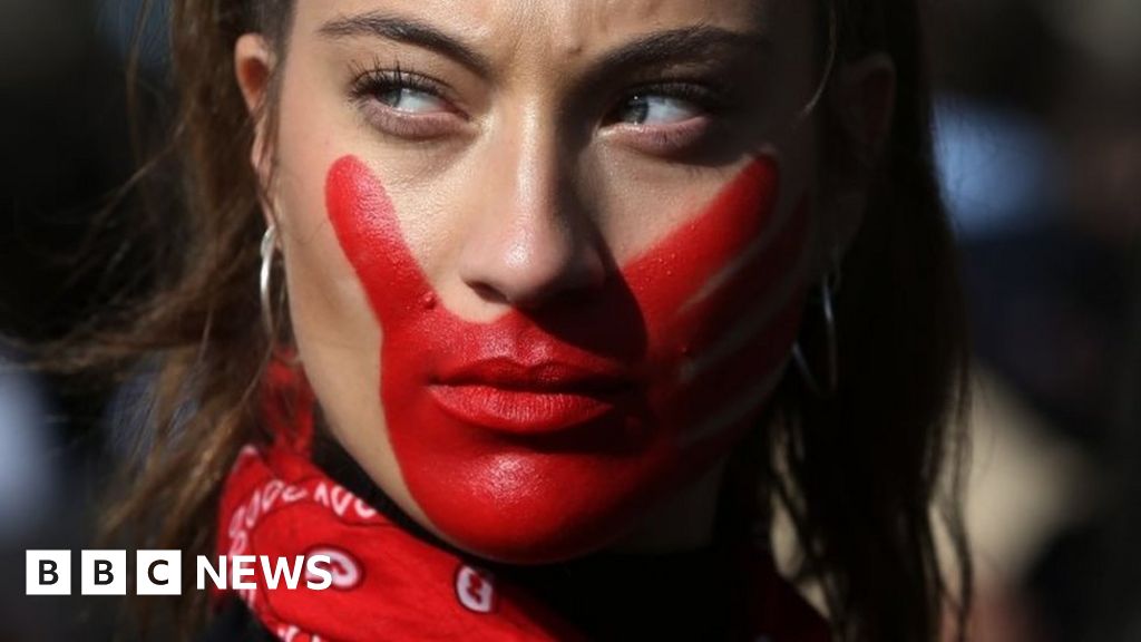 In pictures: Chile students protest against harassment
