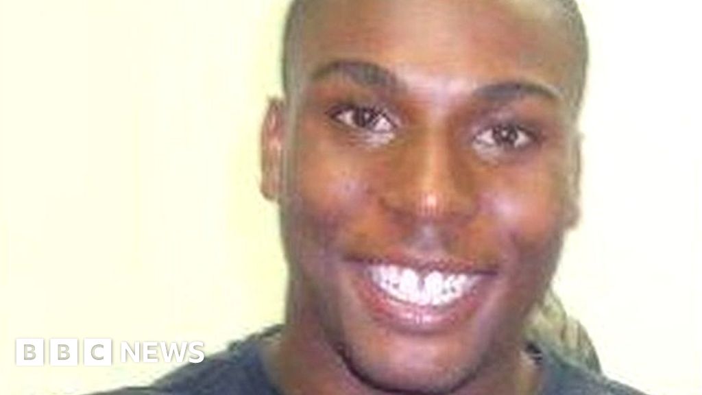 Gavin Brown: Arrests in Stretford pub attack murder probe - BBC News