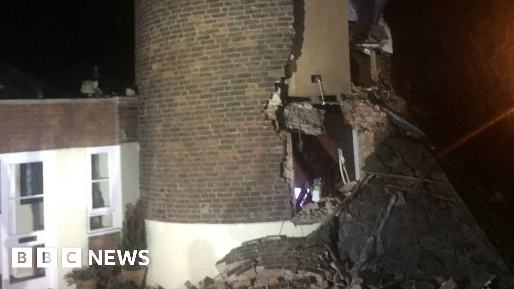 Wolverhampton windmill destroyed in suspected gas blast - BBC News