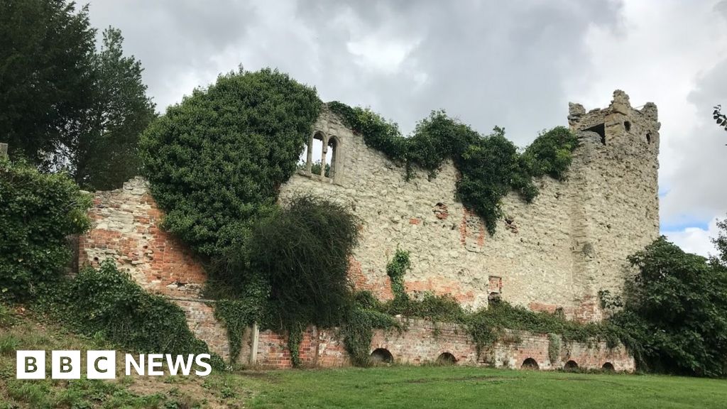 Wallingford Castle ruins to undergo repairs - BBC News