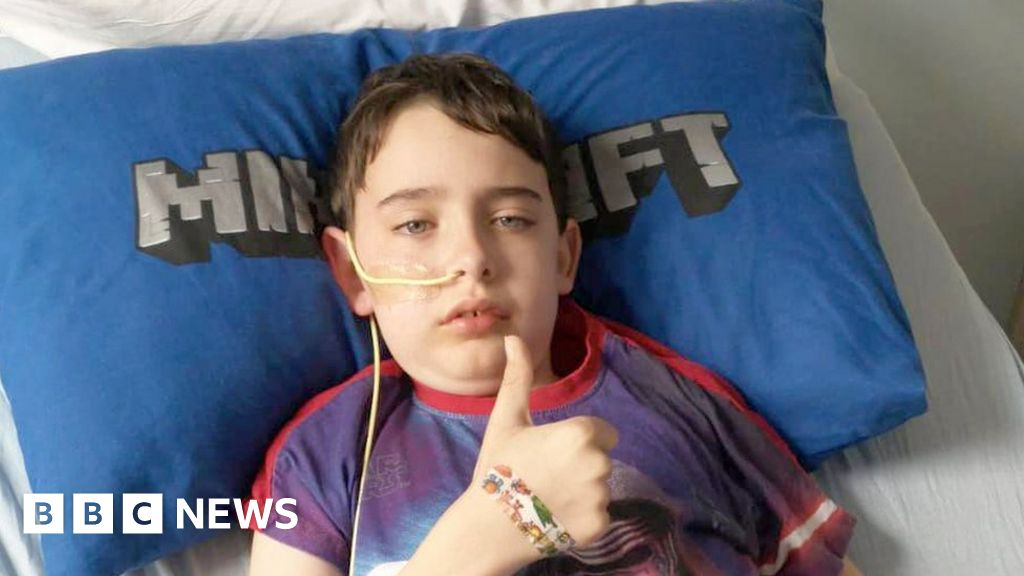 Terminally-ill boy 'no longer eligible' for US cancer trial - BBC News
