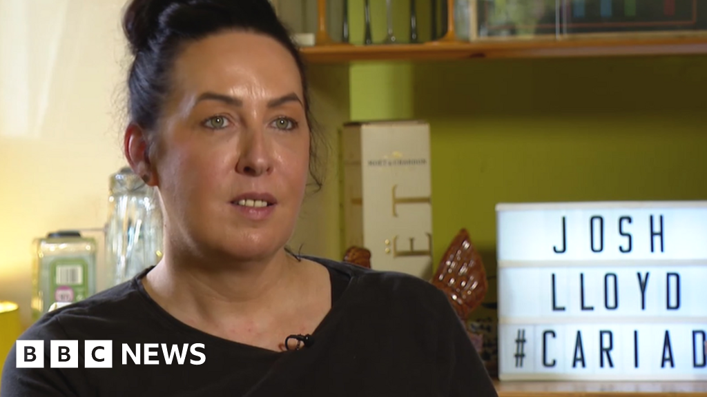 Caernarfon: Mum of crash victim, 19, still waiting for answers - BBC News