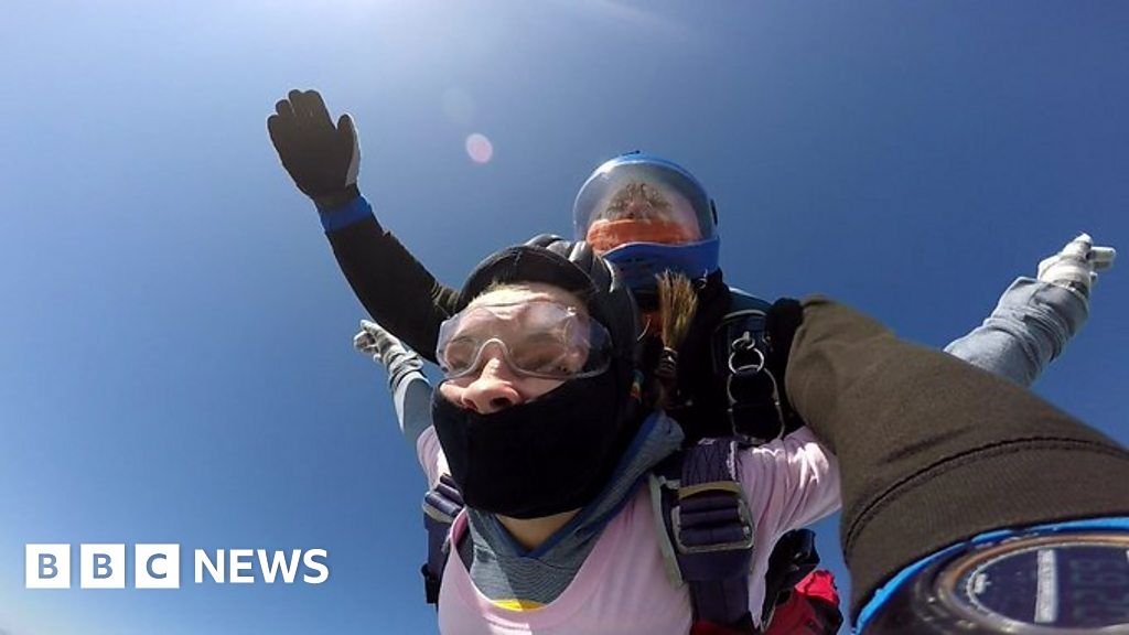 Morgan Barnard: Mum skydives to mark son's 18th birthday - BBC News