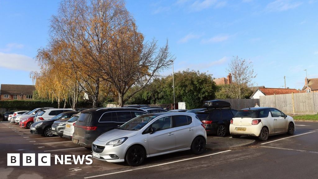 Council to review Bingham car park charges - BBC News