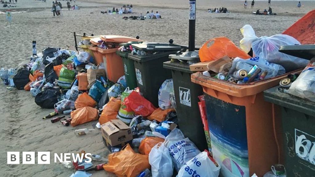 Tynemouth beach litter prompts alcohol ban petition - BBC News