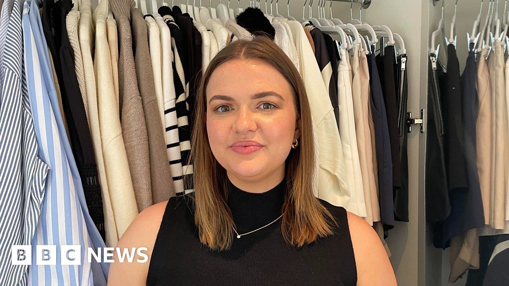 London midsize fashion influencers call for more body diversity - BBC News