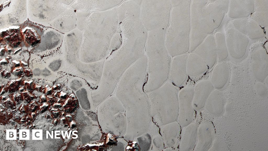 Pluto's 'beating heart' explained - BBC News