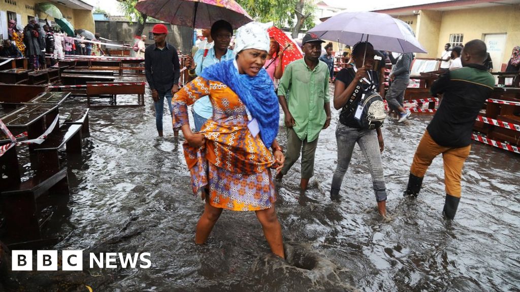 In pictures: DR Congo chooses new president - BBC News