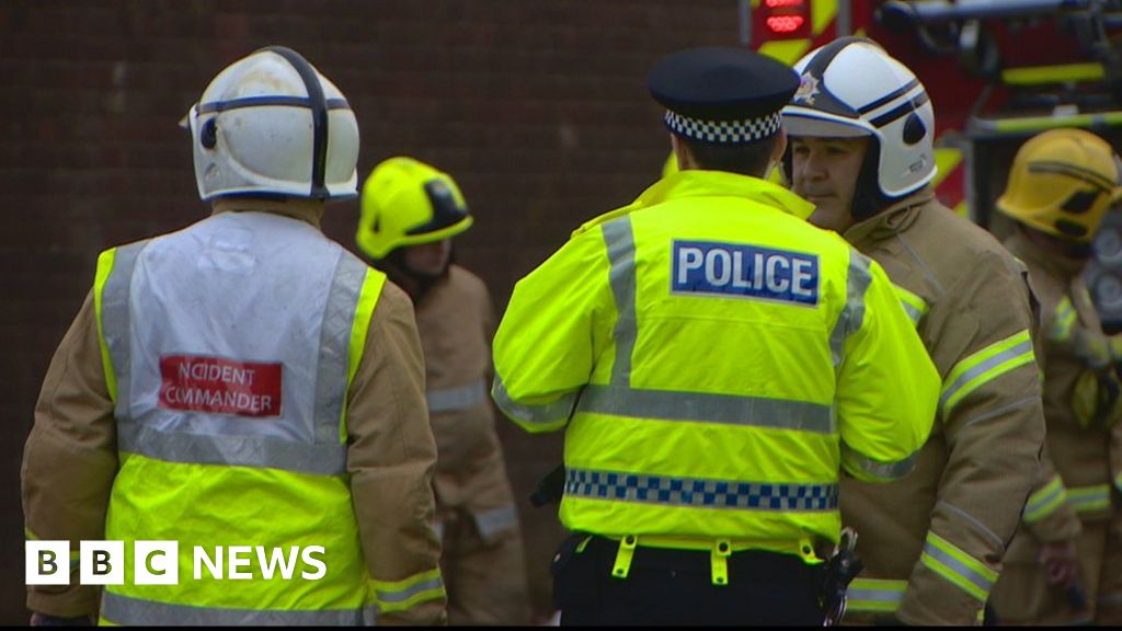 Two people treated after Glasgow factory gas cylinder explosion - BBC News