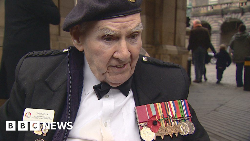 War veteran Tom Gilzean recalls laying a poppy for his brother - BBC News