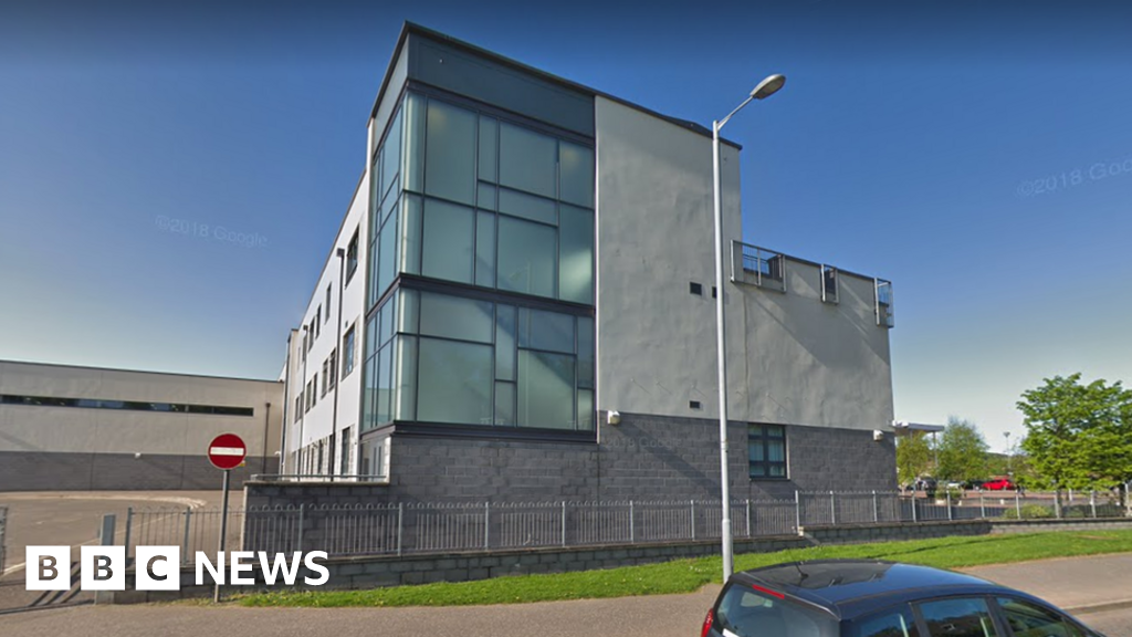 Part-time start for Falkirk schools in August - BBC News