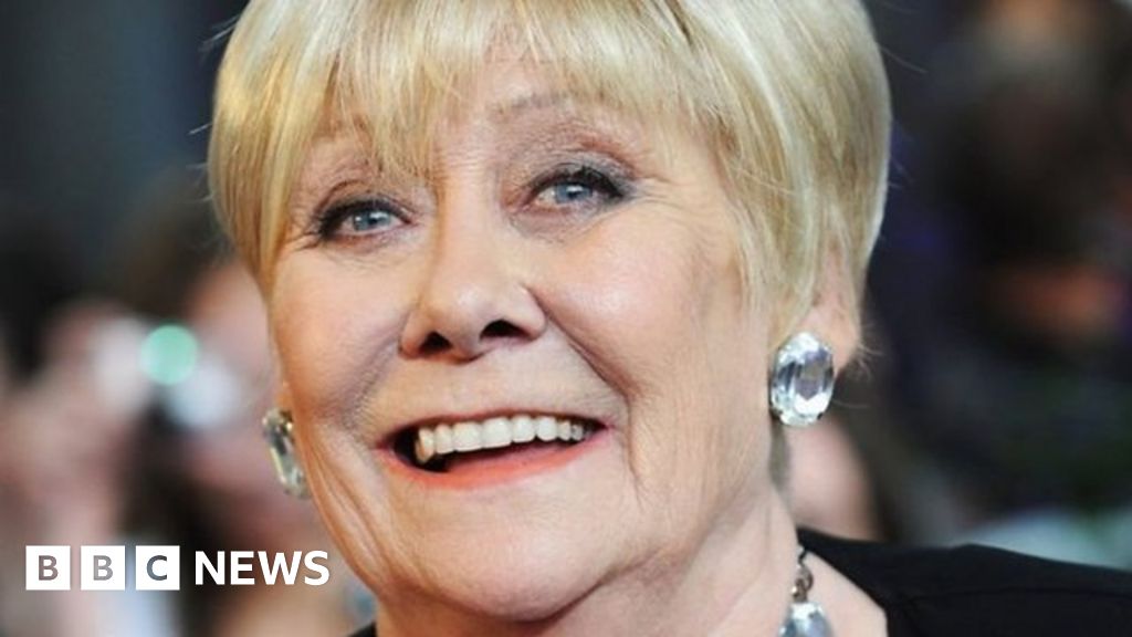 Coronation Street stars pay tribute to Liz Dawn