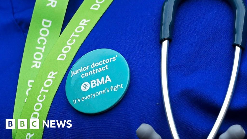 Breakthrough as deal agreed over junior doctors' contract - BBC News