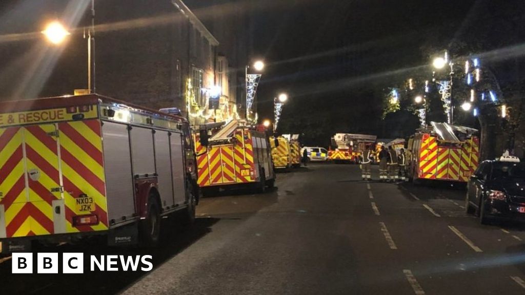 York Minster: Man charged after climbing cathedral - BBC News