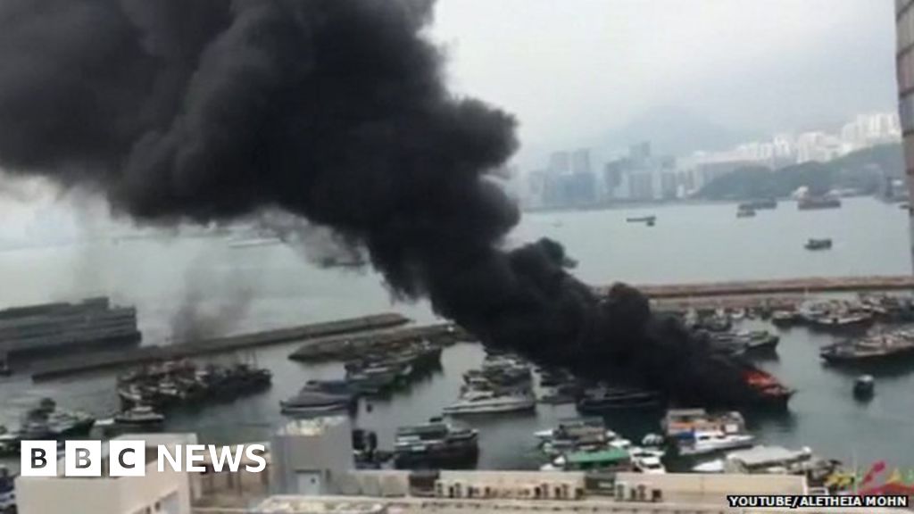 Hong Kong boat fire leaves five injured - BBC News