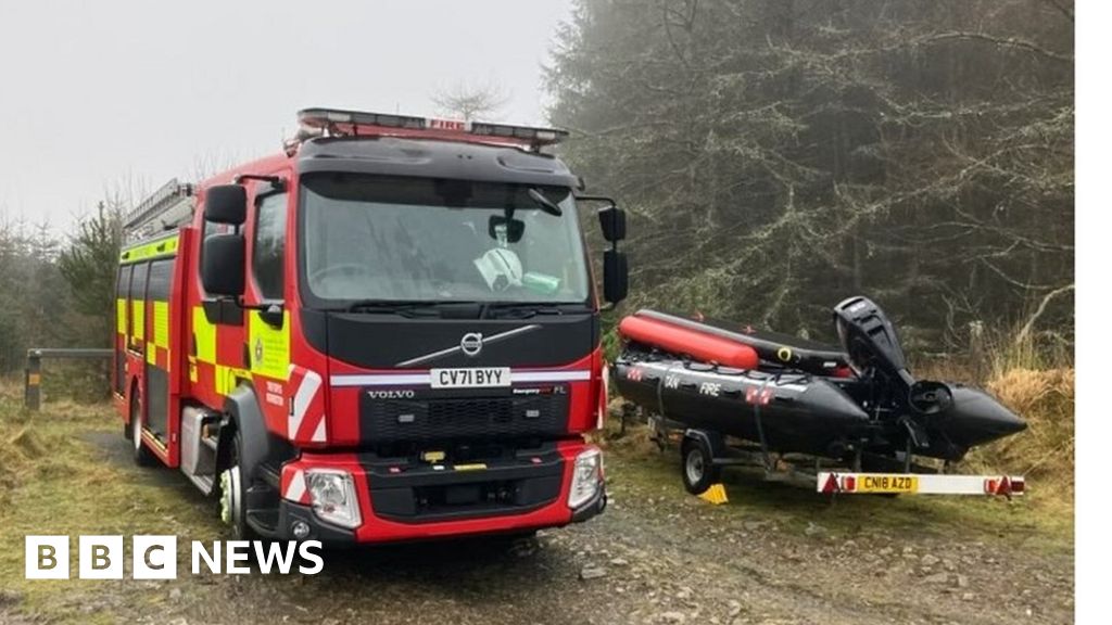 Brecon Beacons: Second body found after waterfall search - BBC News