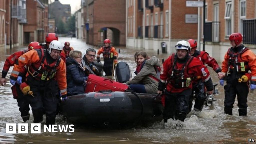 UK floods: Government pledges £40m to fix defences - BBC News