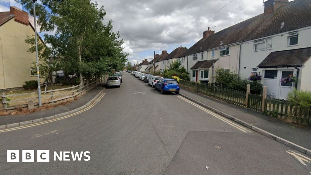 Three arrests after woman 'forcibly taken' from Evesham bar - BBC News