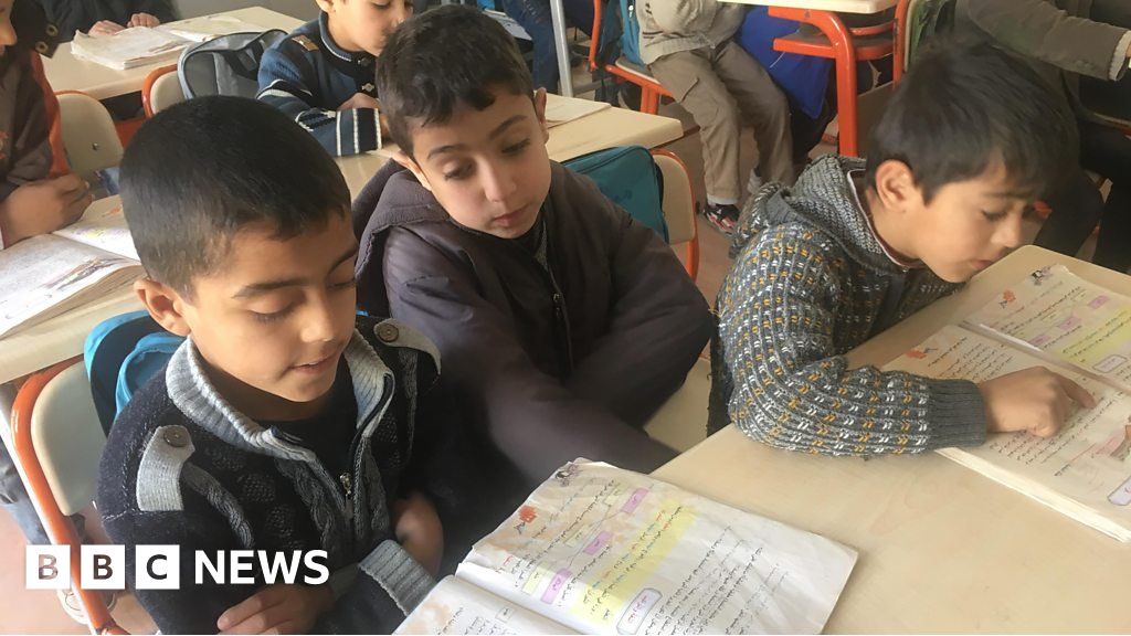 Turkey houses the most child refugees worldwide - BBC News