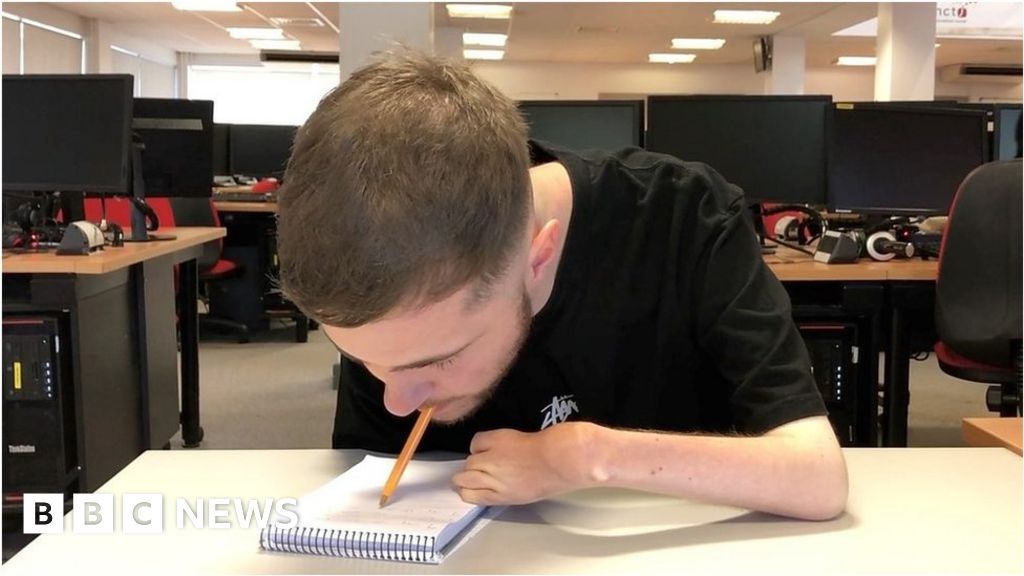 Journalism student reaches shorthand goal using mouth - BBC News