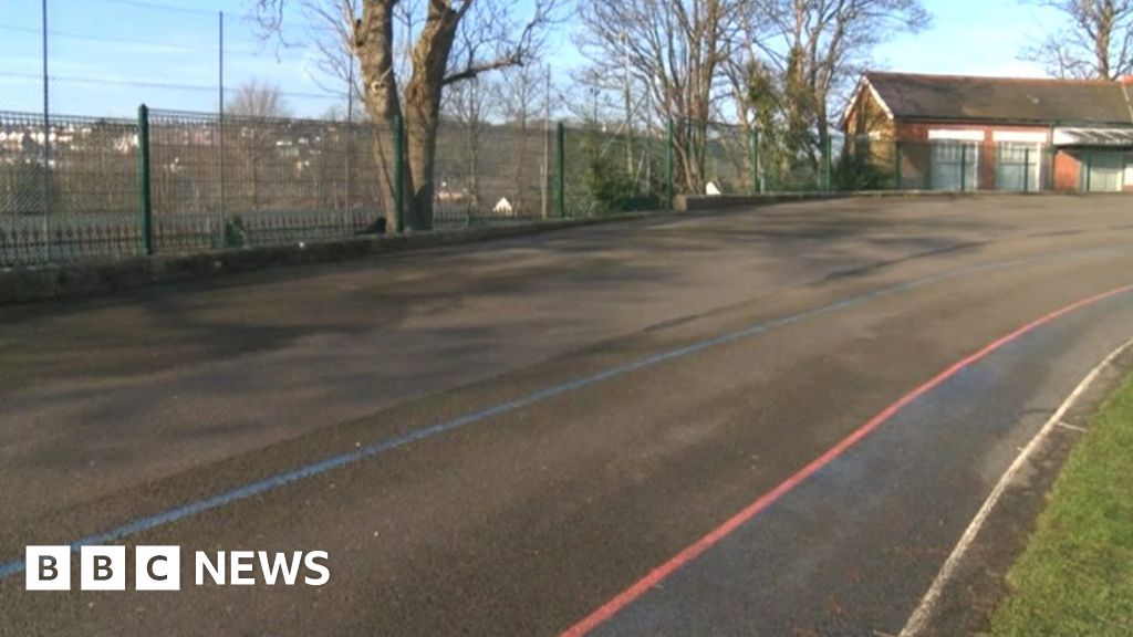 Brighton's Preston Park Velodrome reopens for competitions - BBC News