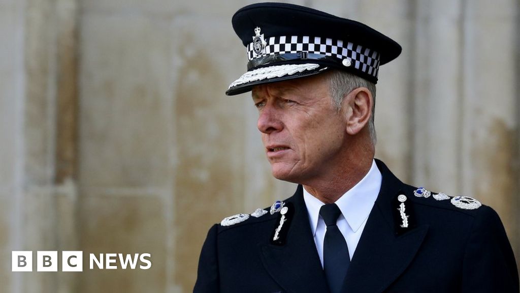 Met Police chief calls for 'more trust' in armed officers - BBC News
