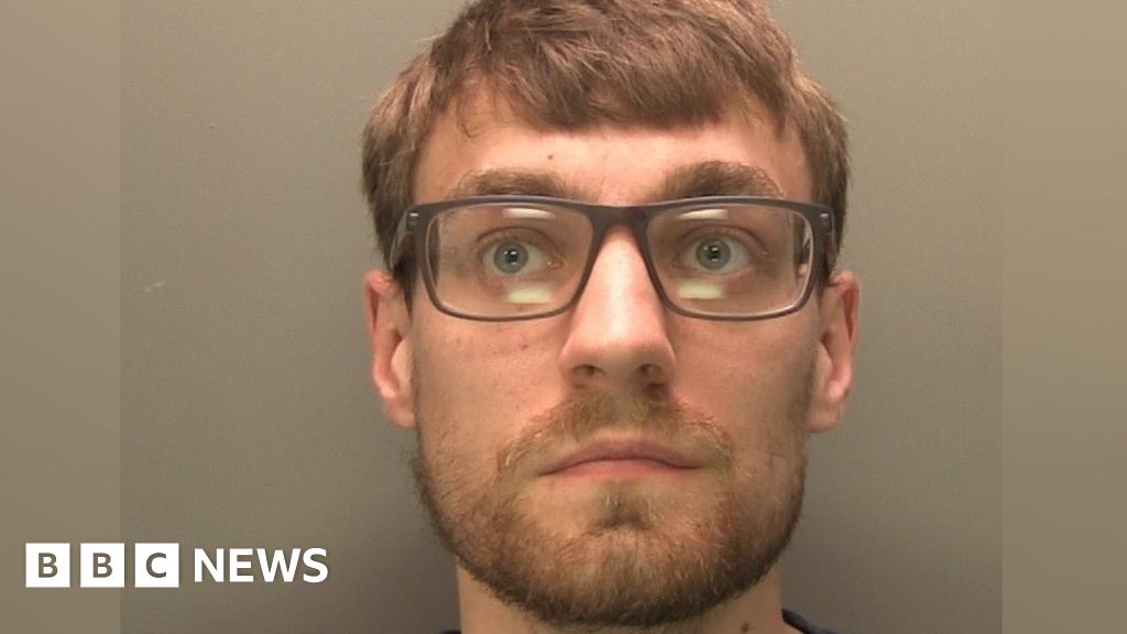 Horncastle: Drink-driver jailed over passenger death crash - BBC News