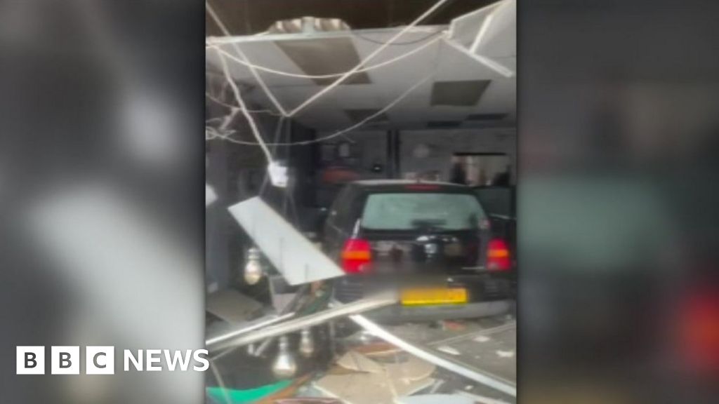 Herne Bay: Two injured as car crashes into barber shop - BBC News