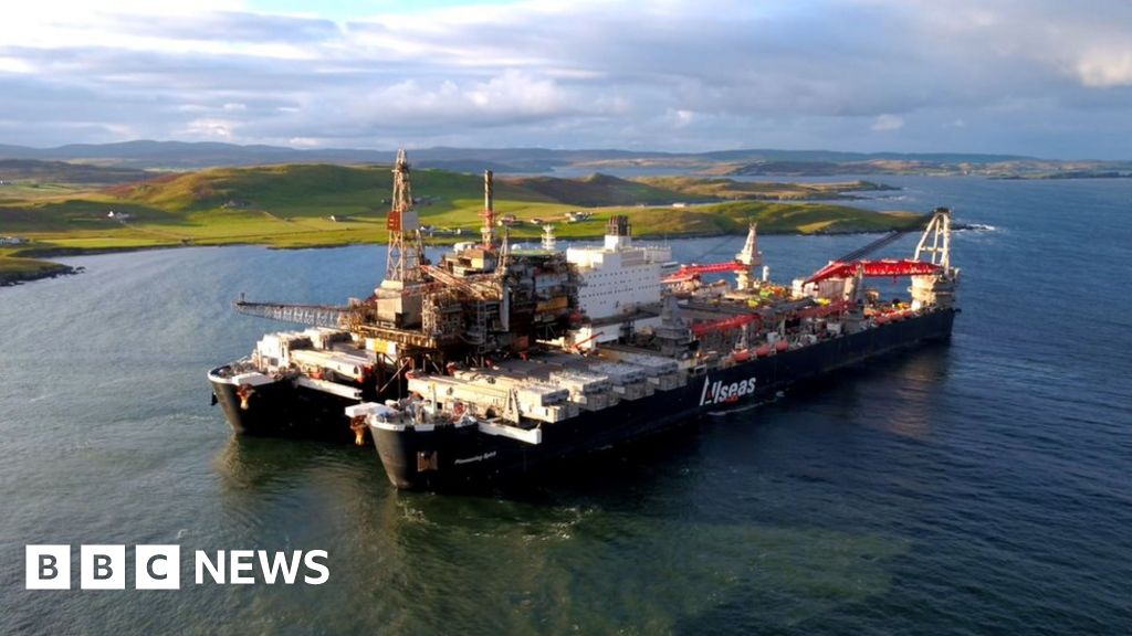Ninian Northern: Giant oil platform's final voyage ends in Shetland ...
