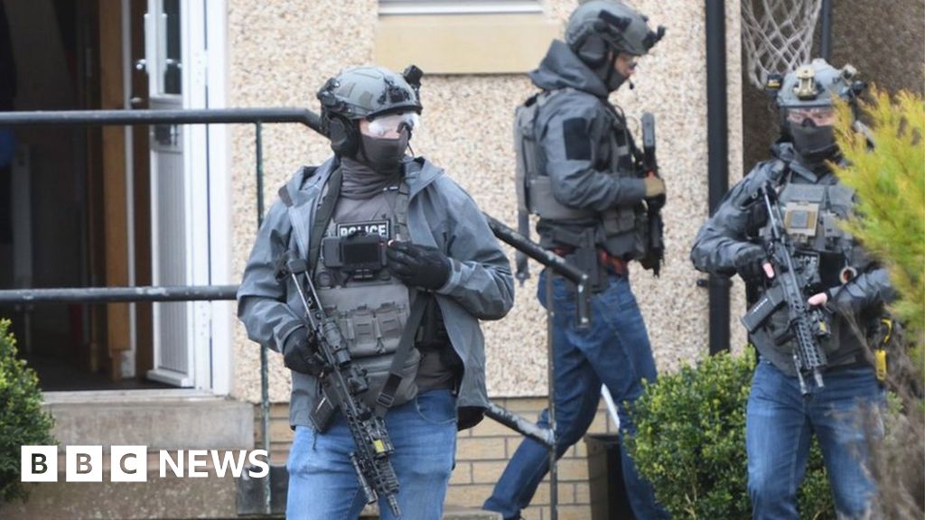 Three arrested by armed officers after Perth house raid - BBC News