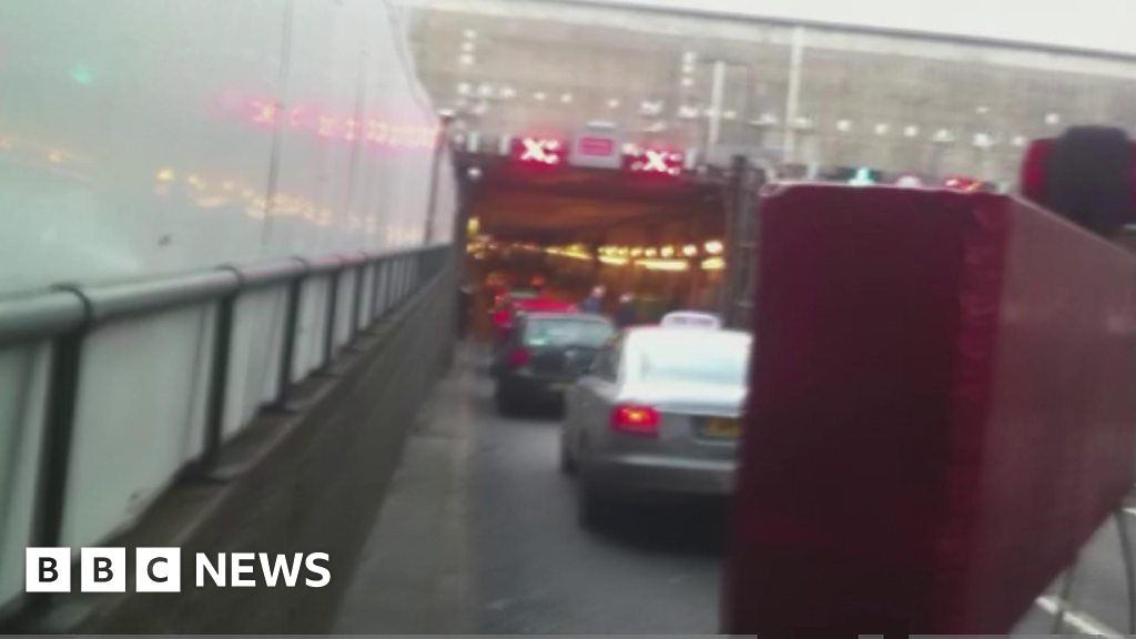 Heathrow tunnel blocked in climate change protest - BBC News