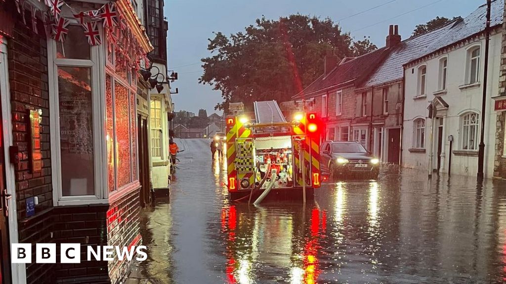Tadcaster floods caused by overflowing drains - BBC News