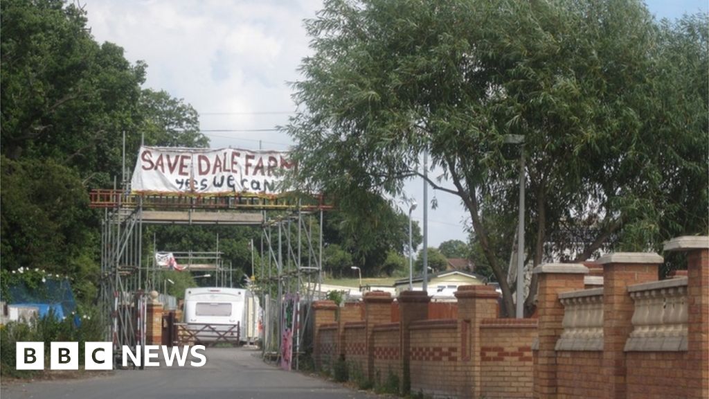Dale Farm: Traveller sites clear-up cost council £4m - BBC News
