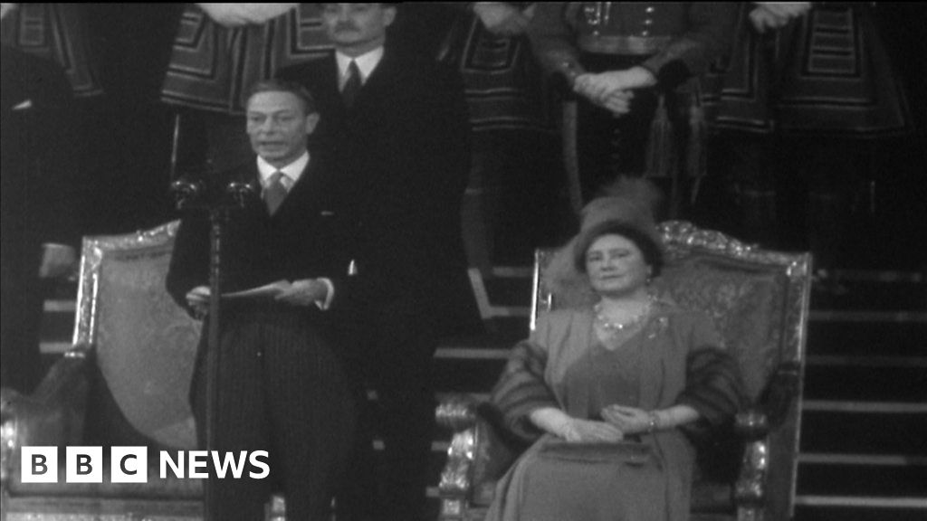 King George VI welcomes back returning MPs - BBC News