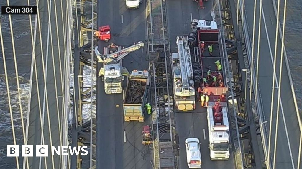 Forth Road Bridge reopens after lorry blown over - BBC News