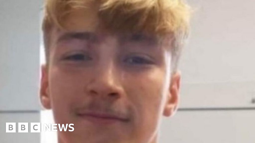 Logan Luker: Tributes after Penygraig rugby player, 17, dies - BBC News