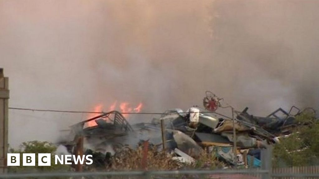 Two-month Swindon tip fire was preventable, report finds - BBC News