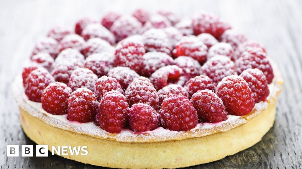 Bake Off final: Who will win? - BBC News