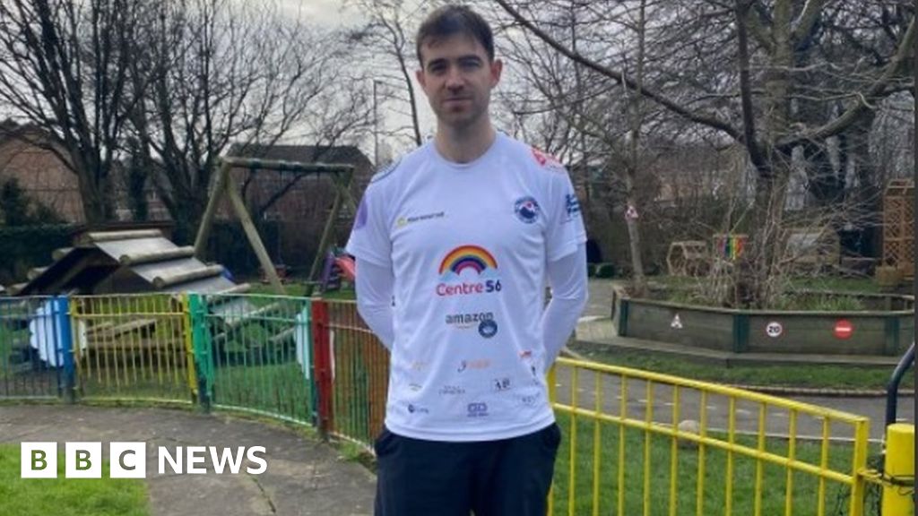 Fundraiser to run to every station on Merseyrail's Northern Line - BBC News