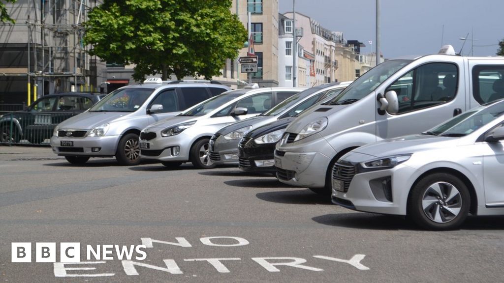 Warning over using unlicensed drivers in Guernsey - BBC News