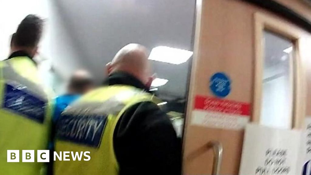 Police called 'every day' to violence against NHS staff - BBC News