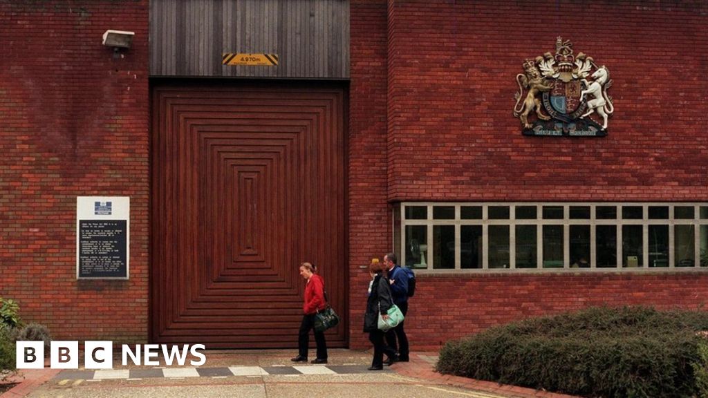 HMP Feltham: Levels of violence at youth prison too high - report - BBC ...