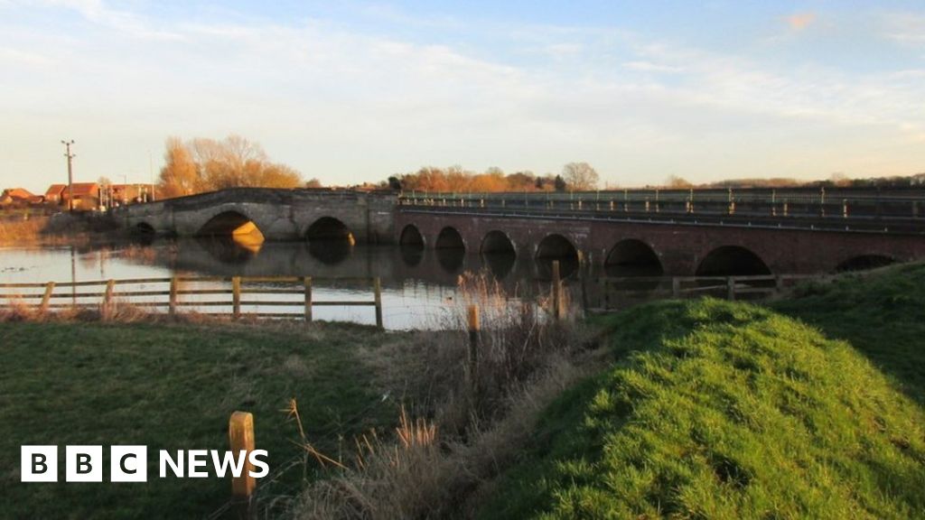 North Duffield trail of 'blood' turns out to be beetroot juice - BBC News
