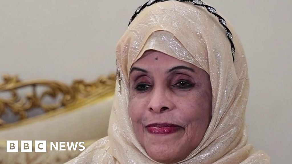 Somalia's first female pilot: 'People thought it was a man flying the ...