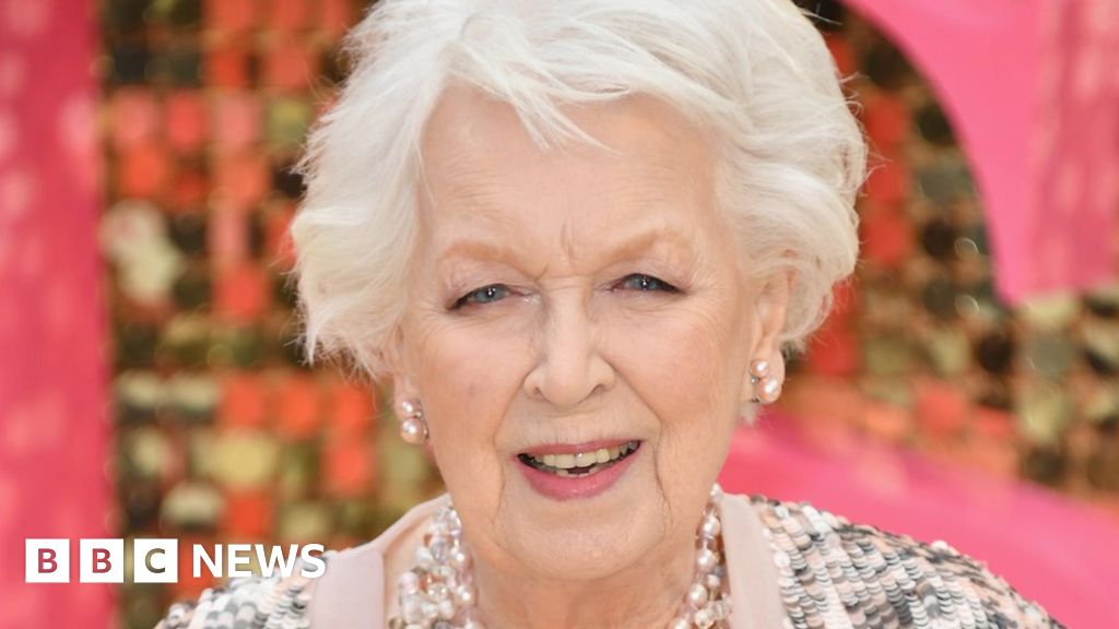 June Whitfield: A life in pictures - BBC News